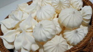 → SUSPIRO CASEIRO SIMPLES E FÁCIL (Melhor Receita)