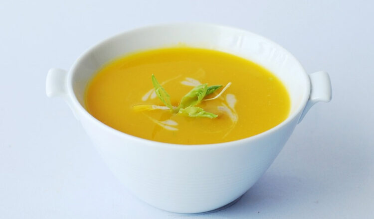 Sopa de Tomate Fácil e muito saborosa